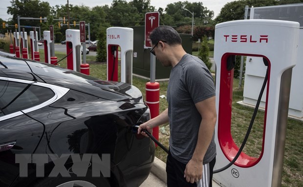 Các nhà sản xuất trạm sạc EV phản đối áp dụng tiêu chuẩn Tesla