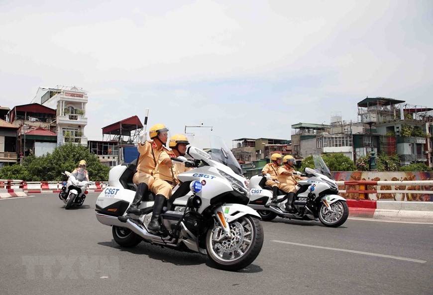 Hình ảnh CSGT diễn tập dẫn đoàn bằng siêu xe môtô Honda Goldwing 2023